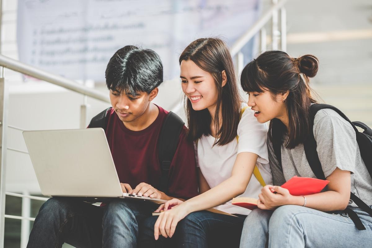 Pelatihan Gen AI Gratis untuk Mahasiswa - Hacktiv8 x IBM SkillsBuild 2025